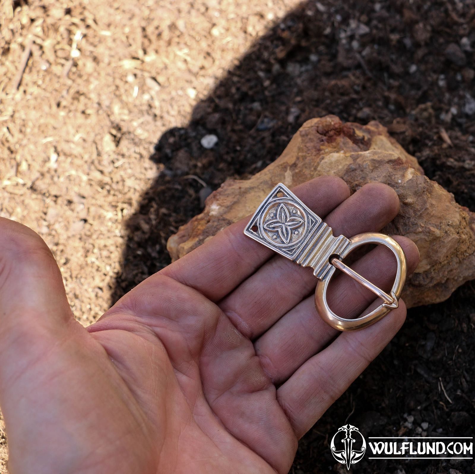 Medieval belt buckle, XIV. - XV. century, bronze Drakkaria Buckles ...