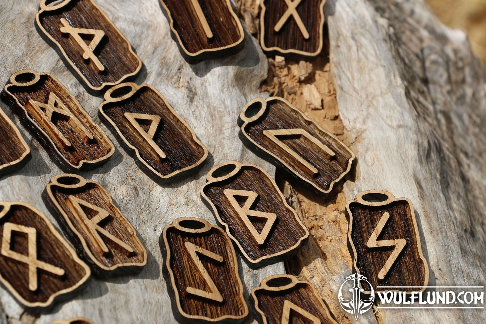 WOODEN RUNES SET - FUTHARK, 24 pieces of pendants and pouch Kadlus rune ...