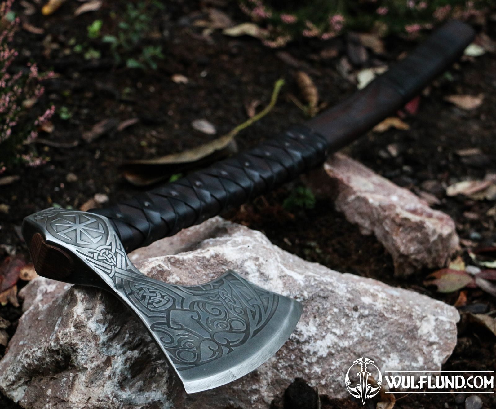 Axe of Perun, etched with leather Drakkaria Axes Weapons Wulflund