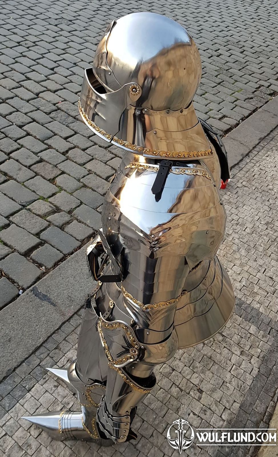 CUSTOM MADE FUNCTIONAL SUIT OF ARMOURS Wulflund
