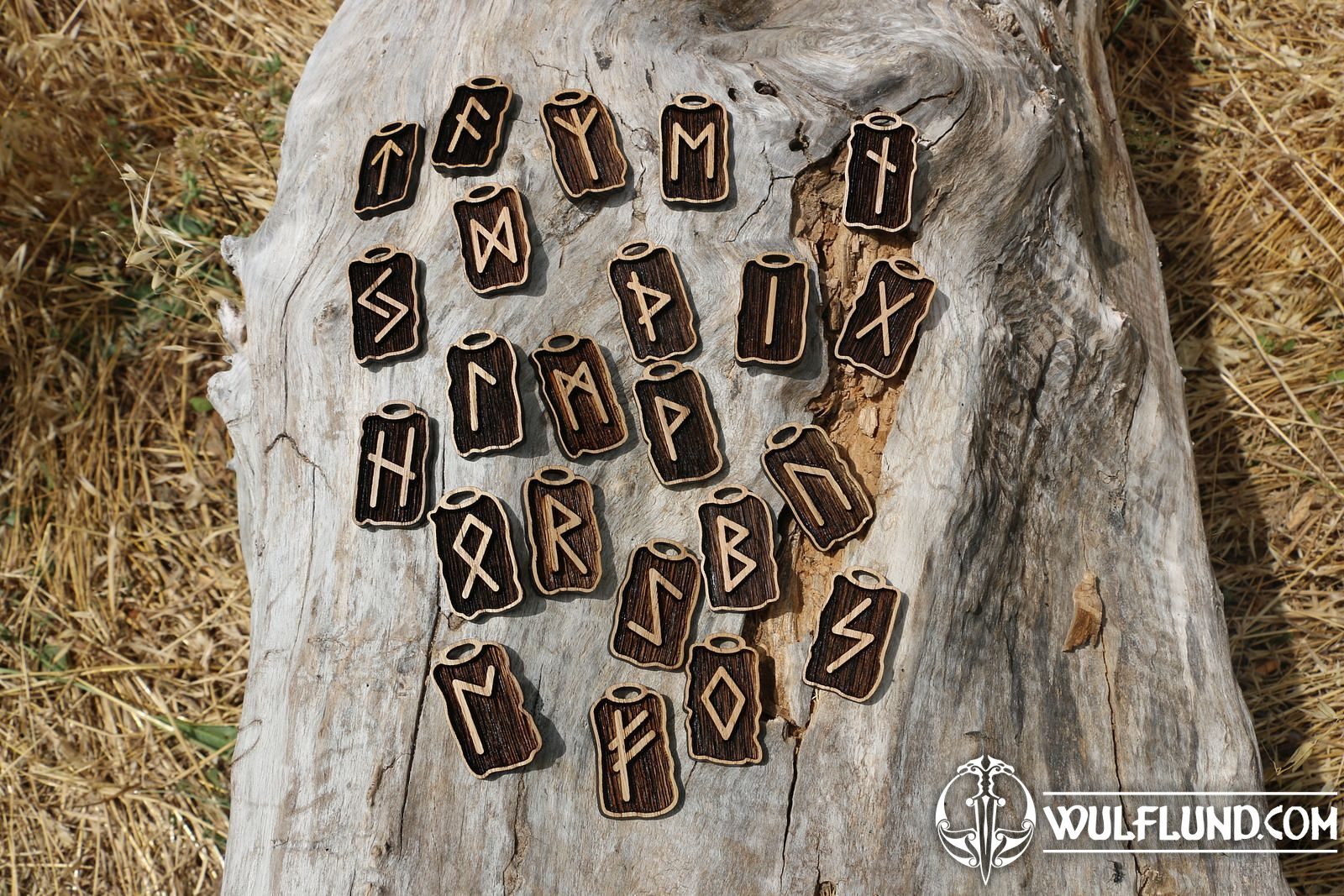 WOODEN RUNES SET - FUTHARK, 24 pieces of pendants and pouch Kadlus rune ...