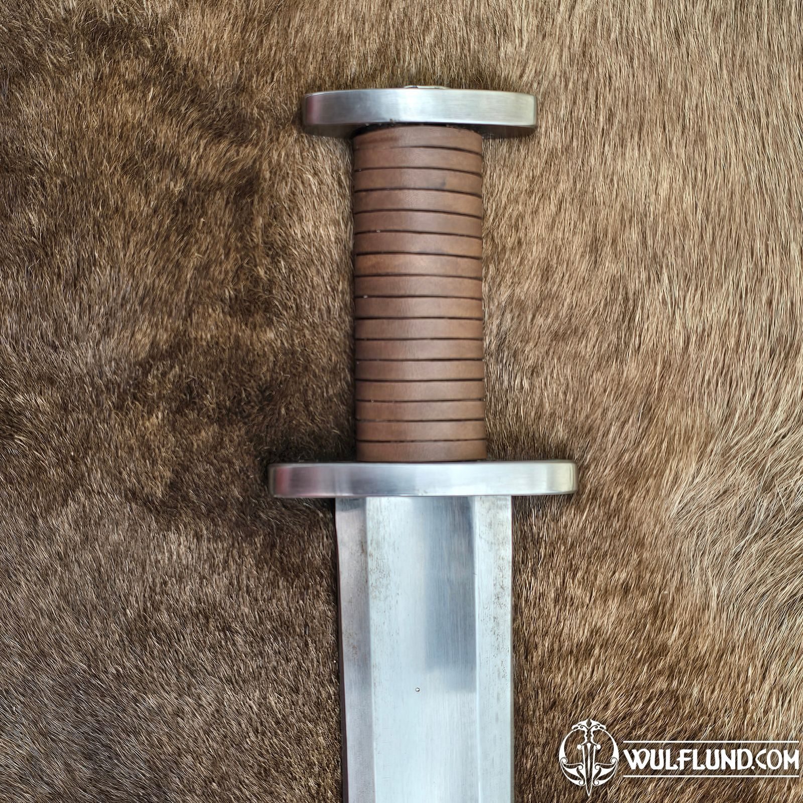 Viking Sword Petersen type M Drakkaria Viking swords Swords, Weapons ...