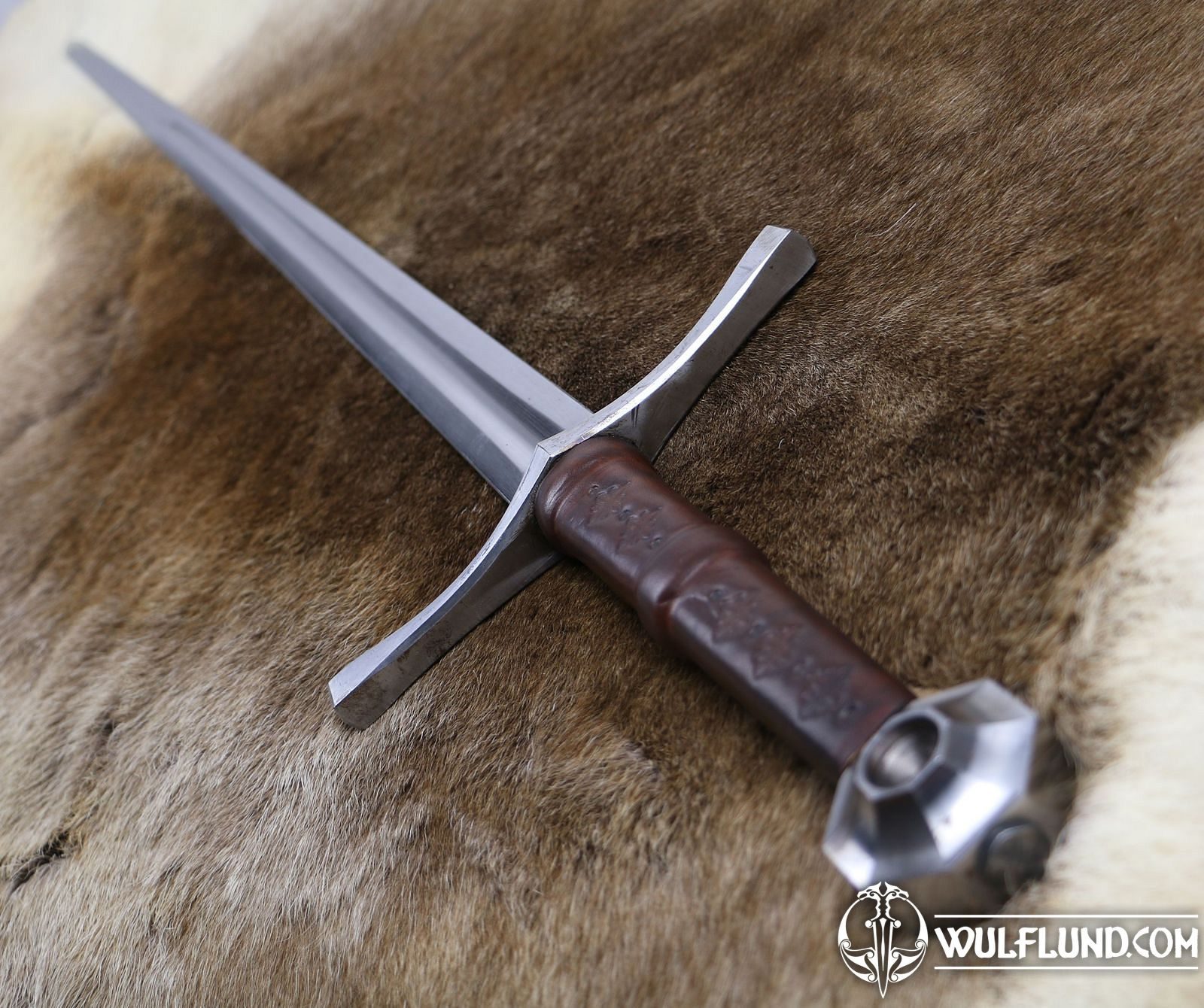 OCTAGON hand and a half sword Arma Epona Medieval swords Swords ...