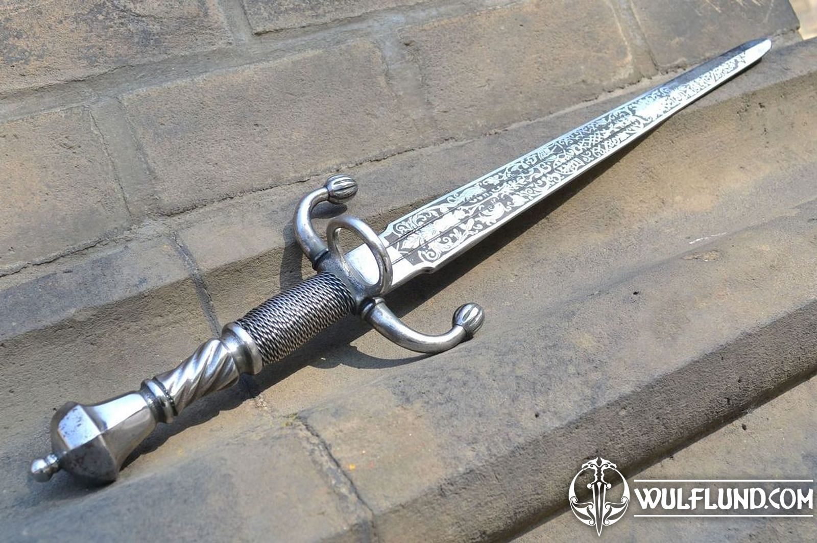 DAGUE GRAVÉE DE LA RENAISSANCE Drakkaria Dagues de combat Dagues, Armes ...
