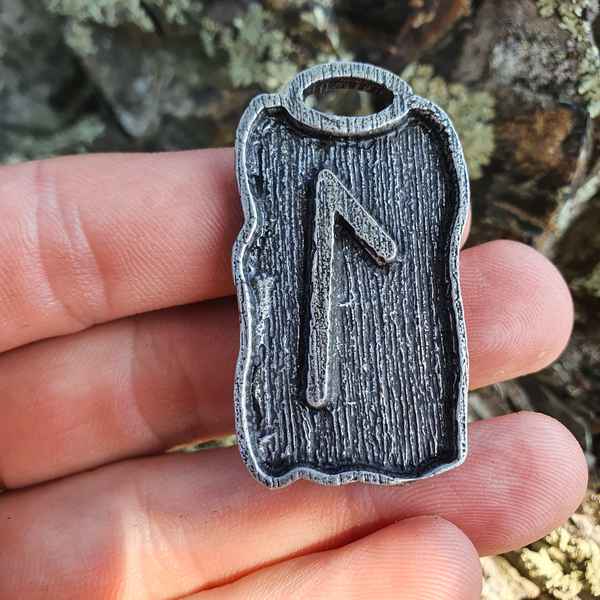 LAGUZ - Rune Pendant zinc Drakkaria rune pendants amulets and talismans ...