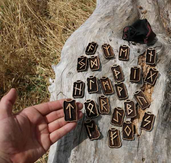 WOODEN RUNES SET - FUTHARK, 24 pieces of pendants and pouch Wulflund