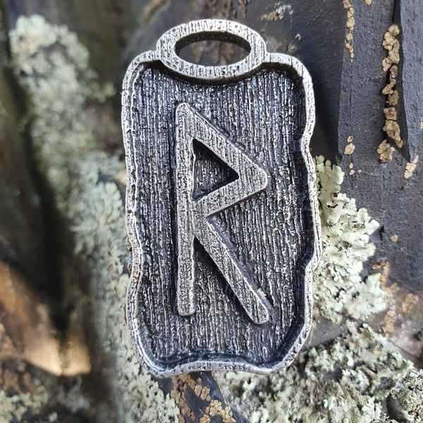 RAIDHO - Rune Pendant zinc Drakkaria rune pendants Jewellery Wulflund