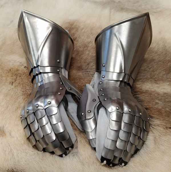 Medieval Gauntlets Wulflund