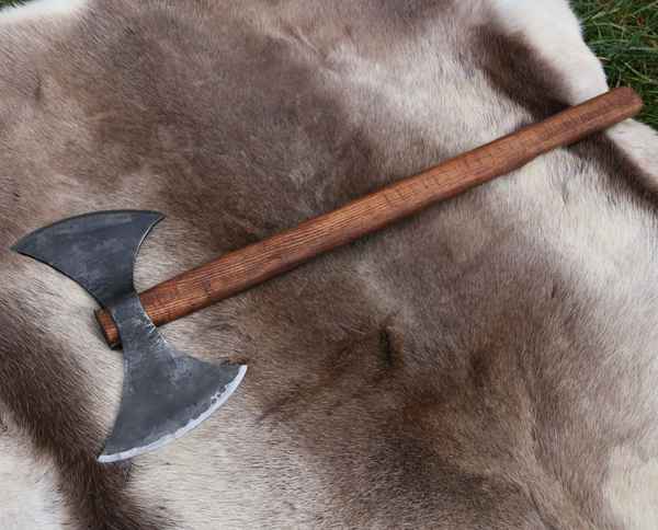 Fantasy Barbarian Battle Axe Wulflund