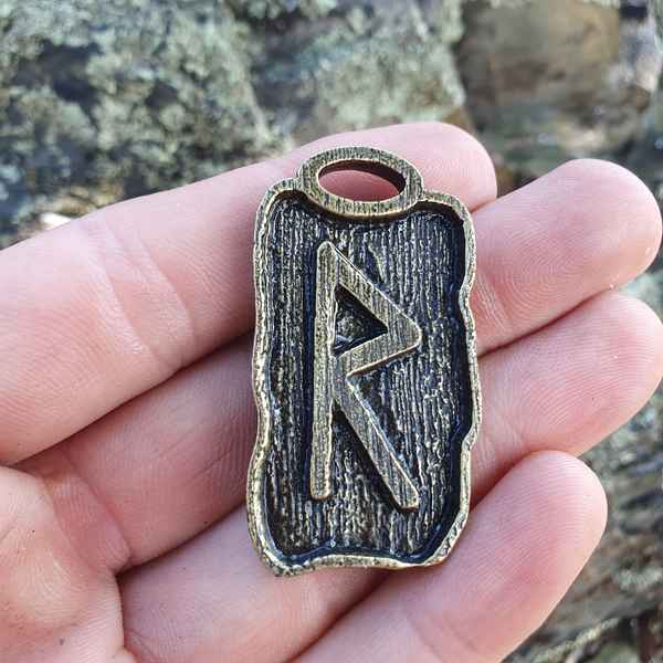 RAIDHO - Rune Pendant zinc ant. brass Drakkaria rune pendants amulets ...