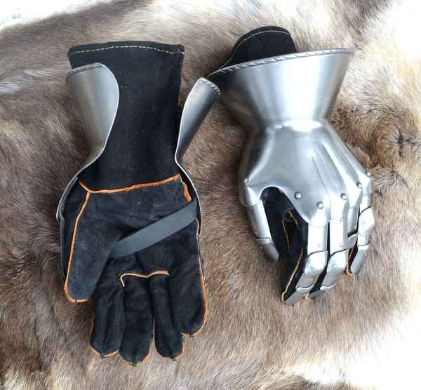 Medieval Hourglass Finger Gauntlets Wulflund