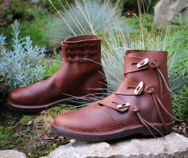 THE RAIDER, chaussures à la cheville du début du Moyen-Âge, faites sur ...