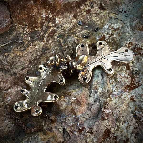 OAK LEAF, cloak buckle, bronze Wulflund