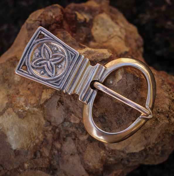 Medieval belt buckle, XIV. - XV. century, bronze Drakkaria Buckles ...