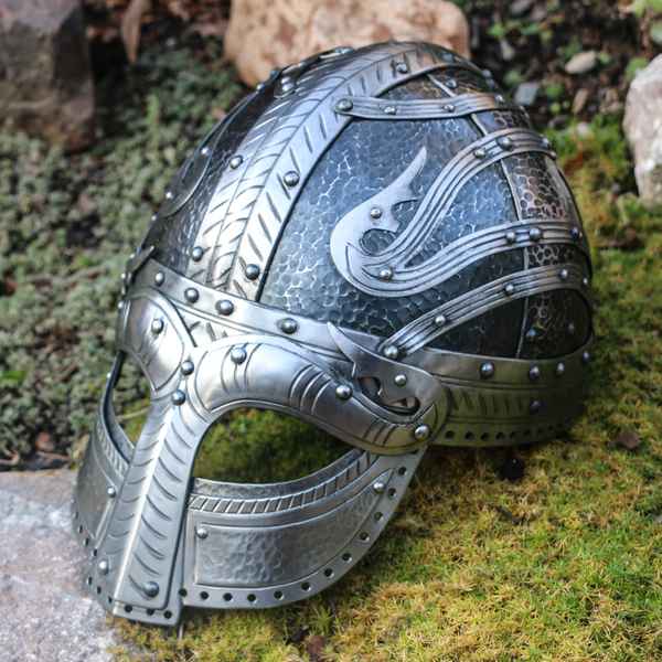 VENDEL, un luxueux casque viking Casques vikings Casques, Armures Nous ...