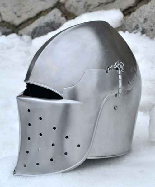 Gothic Visor Helmet Wulflund