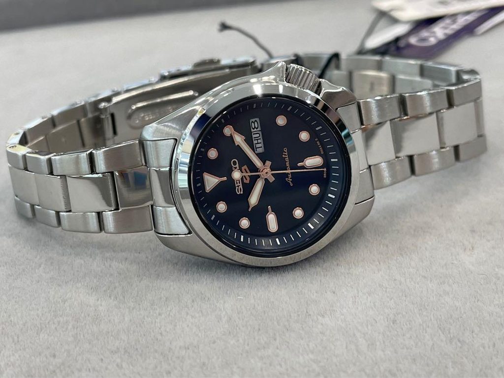 Seiko 5 Sports SRE003K1 | Helveti.cz | Helveti – Víc než hodinky