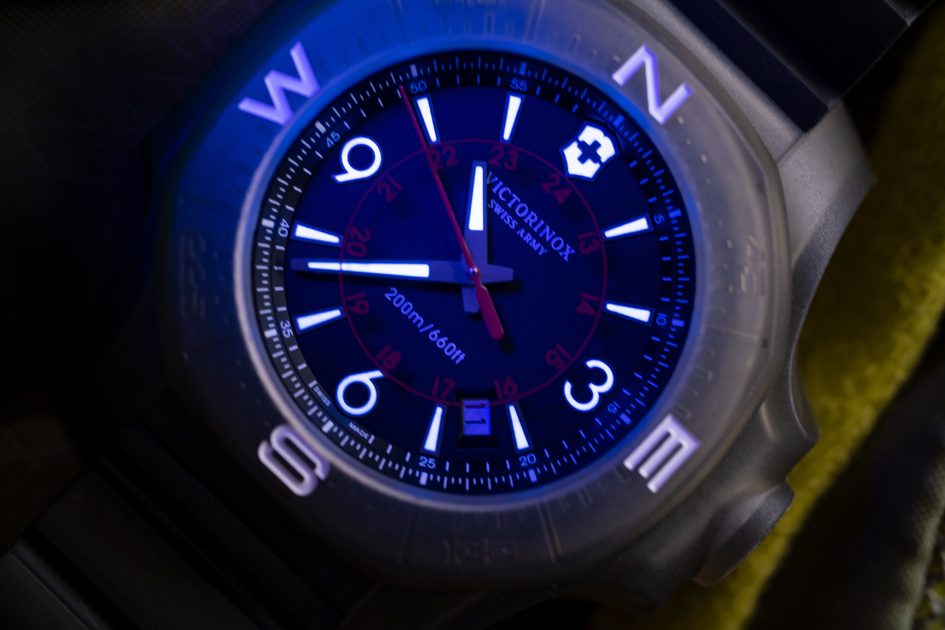 Victorinox I.N.O.X. Carbon 241777 | Helveti.cz