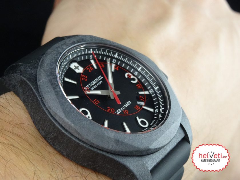 Victorinox I.N.O.X. Carbon 241777 | Helveti.cz