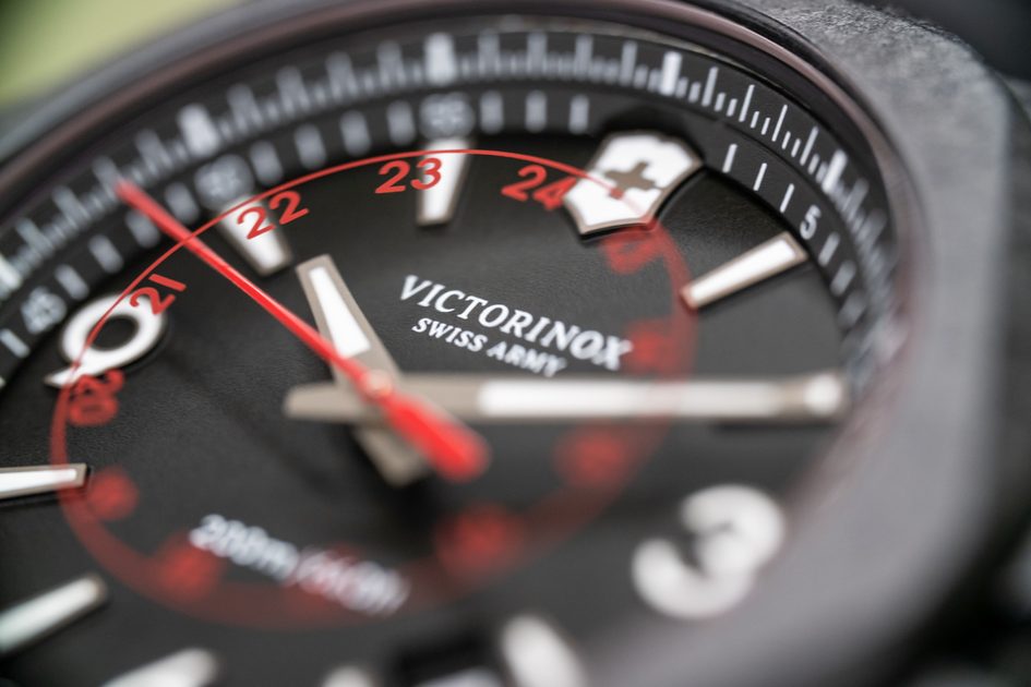 Victorinox I.N.O.X. Carbon 241777 | Helveti.cz