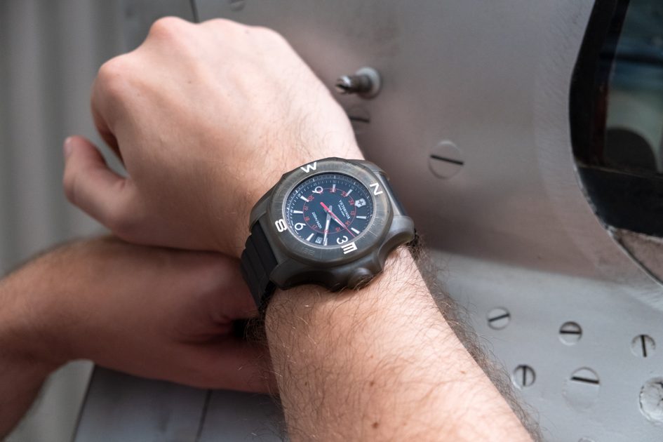 Victorinox I.N.O.X. Carbon 241777 | Helveti.cz