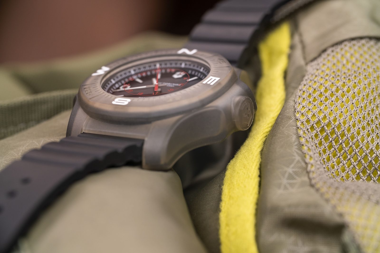 Victorinox I.N.O.X. Carbon 241777 | Helveti.cz