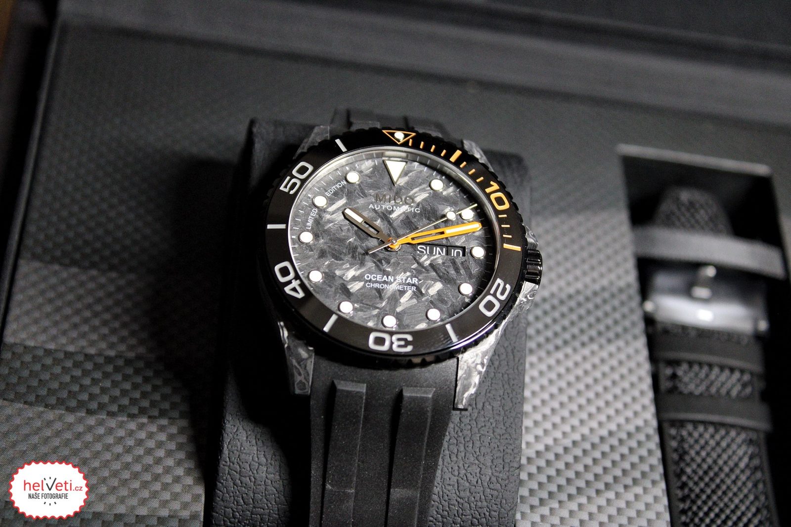 Mido Ocean Star 200C Carbon Chronometer Limited Edition M042.431.77.081.00 | Helveti.eu