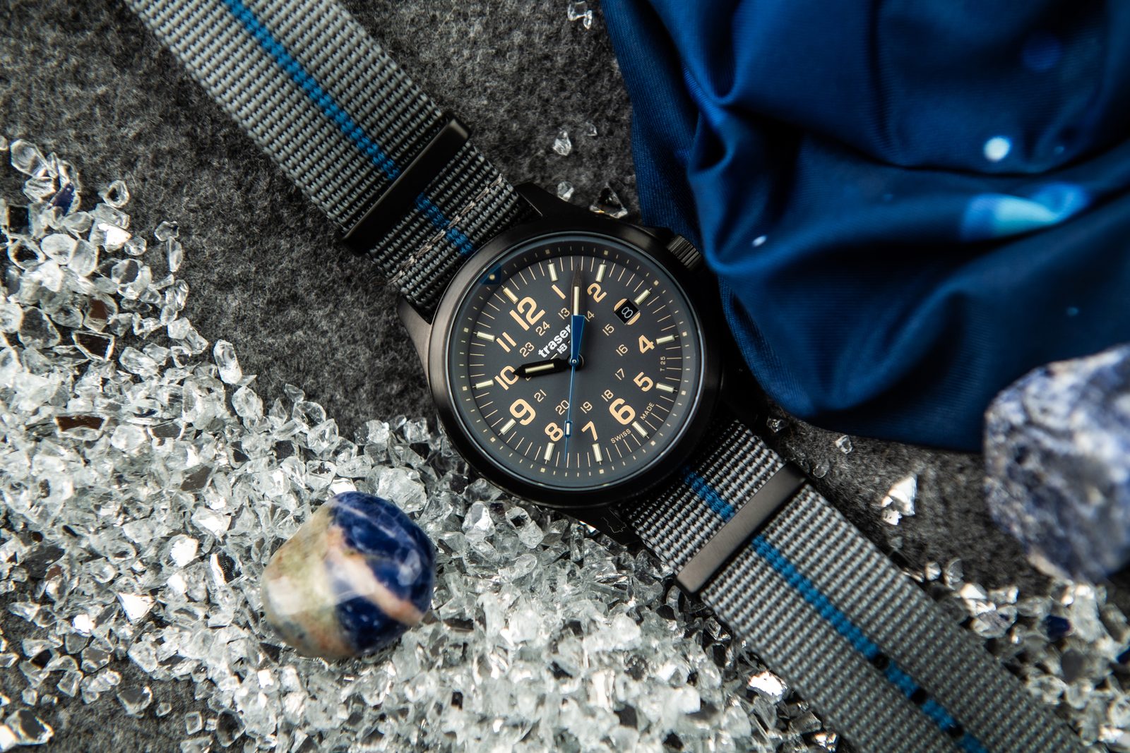 Traser P67 Officer Pro Grey Nato s pruhem | Helveti.cz | Helveti – Víc ...