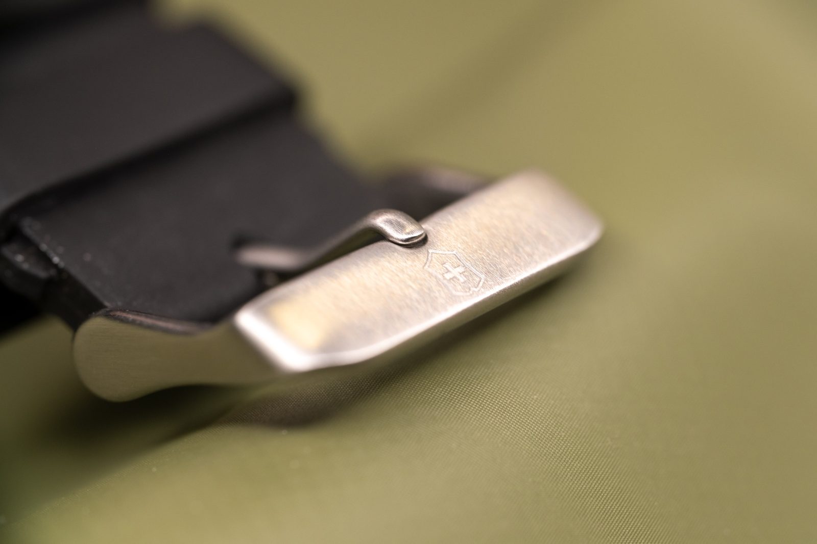 Victorinox I.N.O.X. Carbon 241777 | Helveti.cz