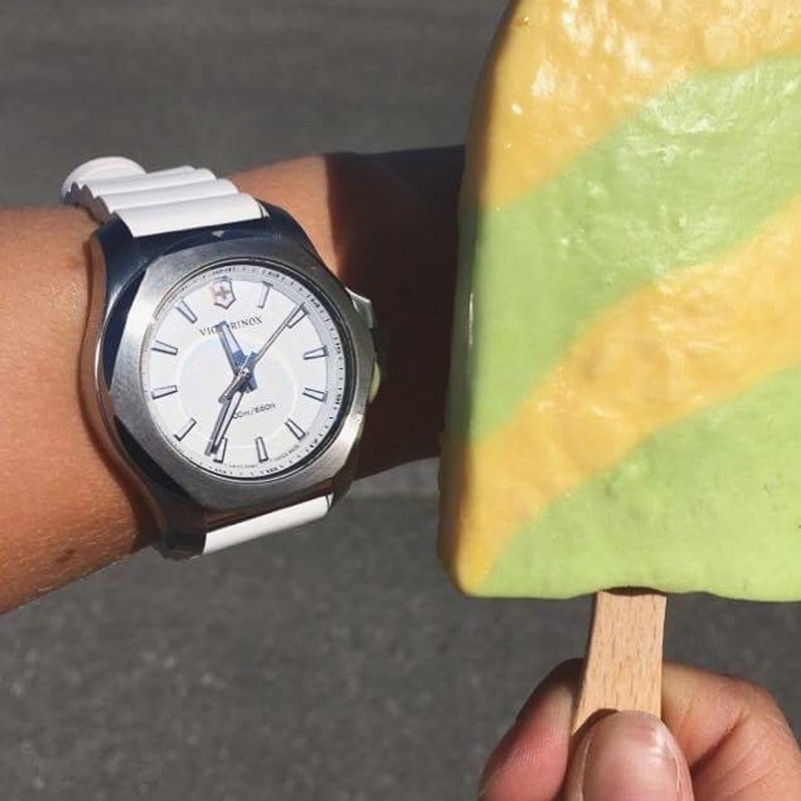 Victorinox I.N.O.X. V 241769 | Helveti.cz | Helveti – Víc než hodinky
