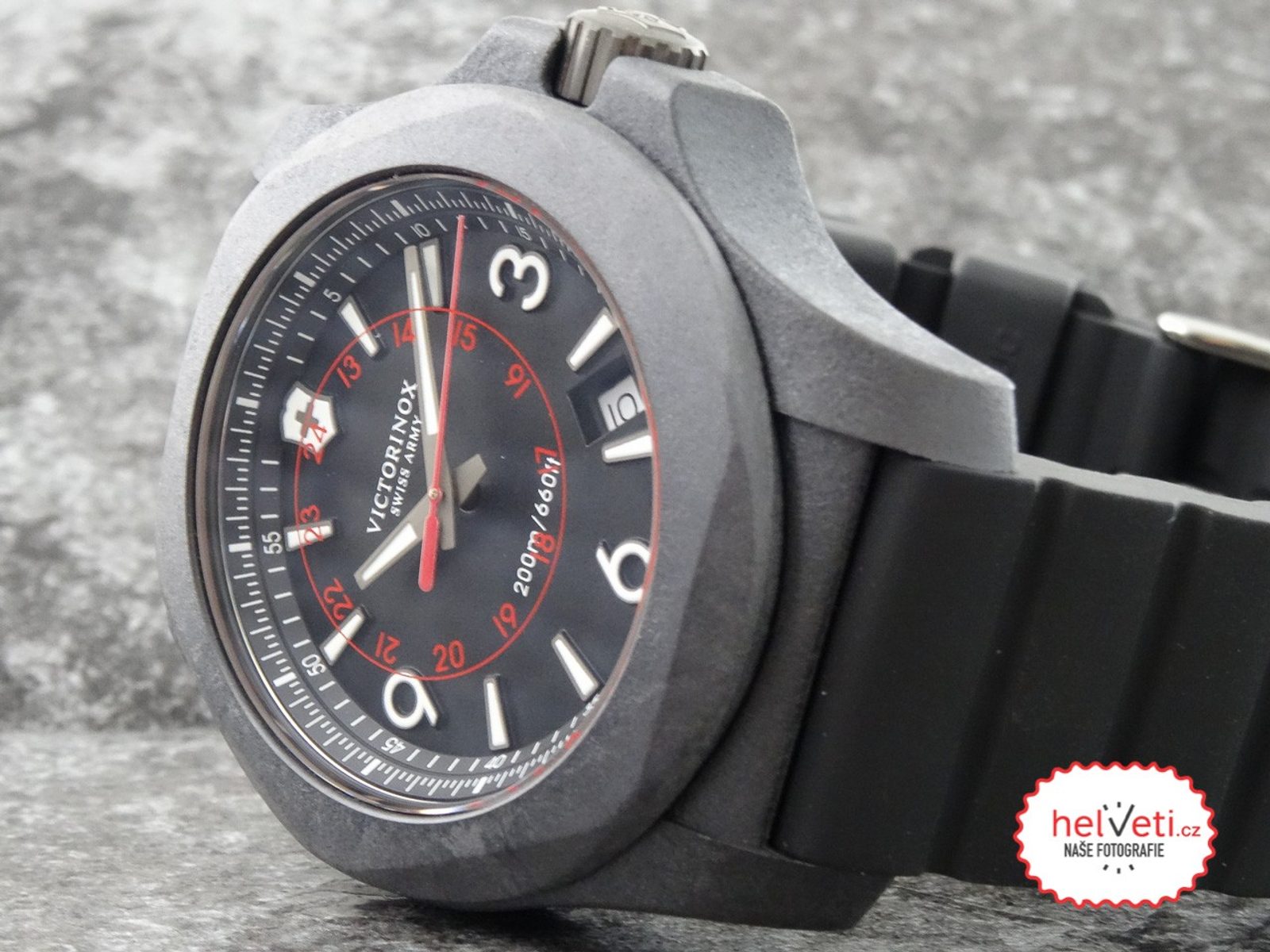 Victorinox I.N.O.X. Carbon 241777 | Helveti.cz