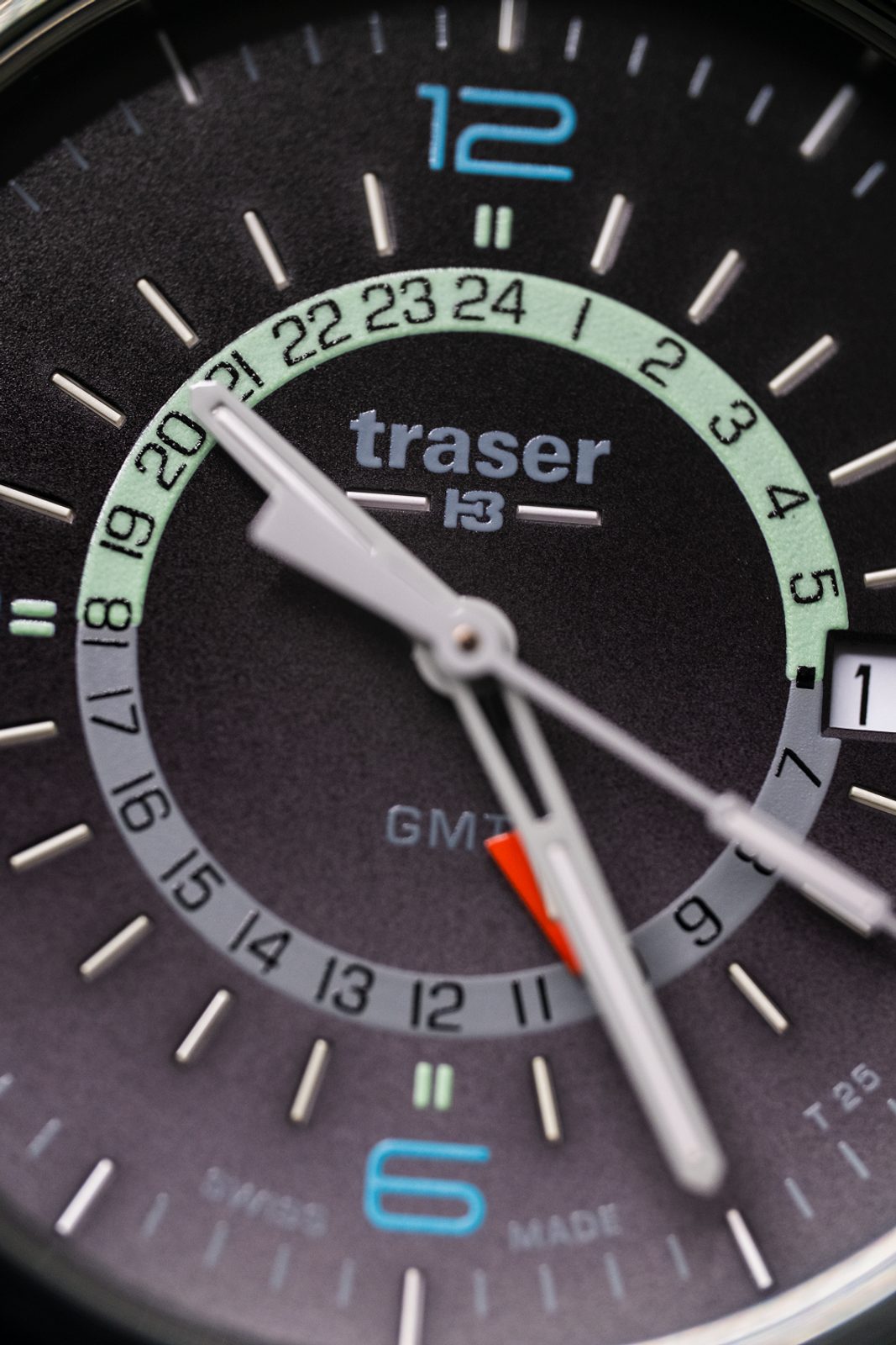 Traser Aurora GMT Silver - kůže | Helveti.cz