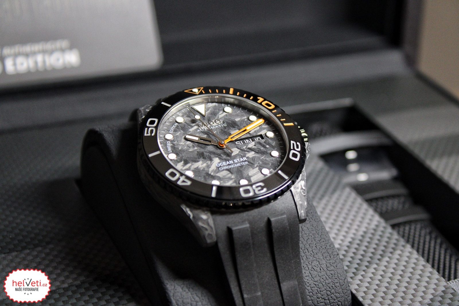 Mido Ocean Star 200C Carbon Chronometer Limited Edition M042.431.77.081.00 | Helveti.eu