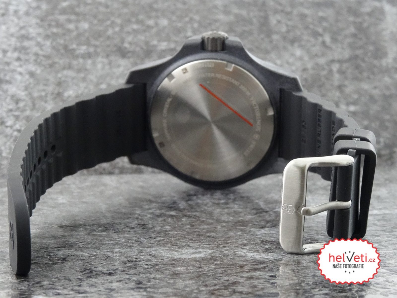 Victorinox I.N.O.X. Carbon 241777 | Helveti.cz