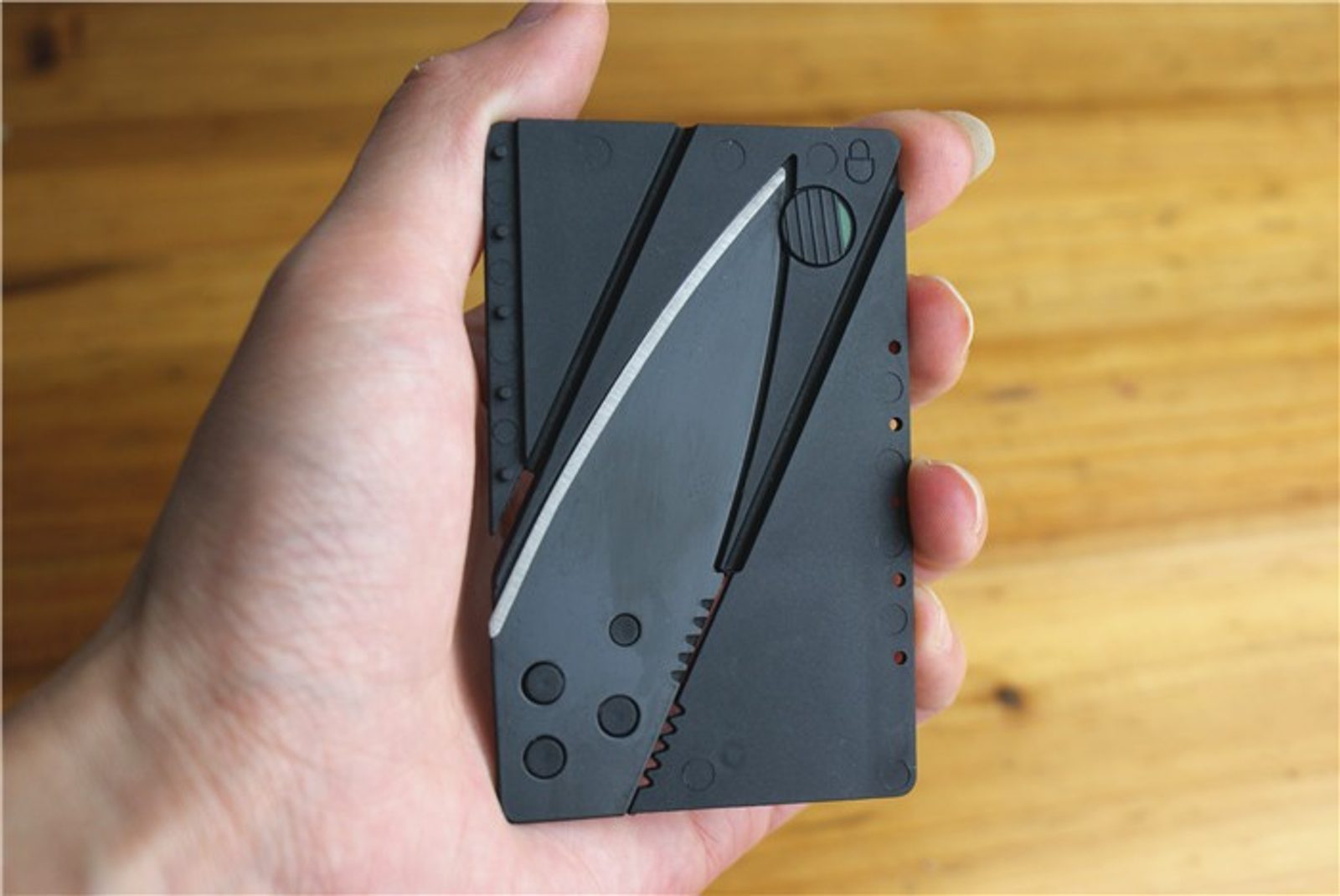 Credit card knife | Helveti.eu | Helveti – Víc než hodinky