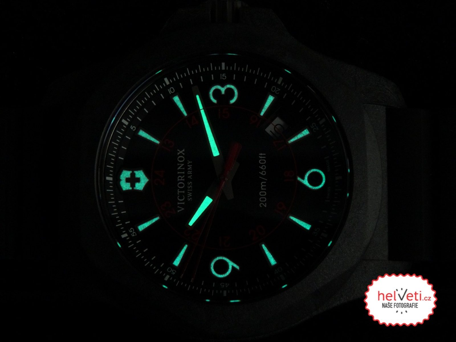 Victorinox I.N.O.X. Carbon 241777 | Helveti.cz