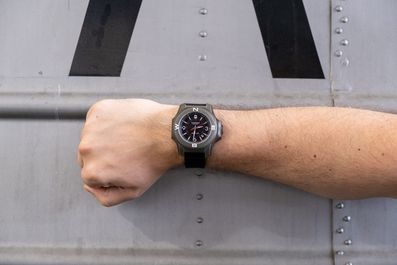 Victorinox I.N.O.X. Carbon 241777 | Helveti.cz