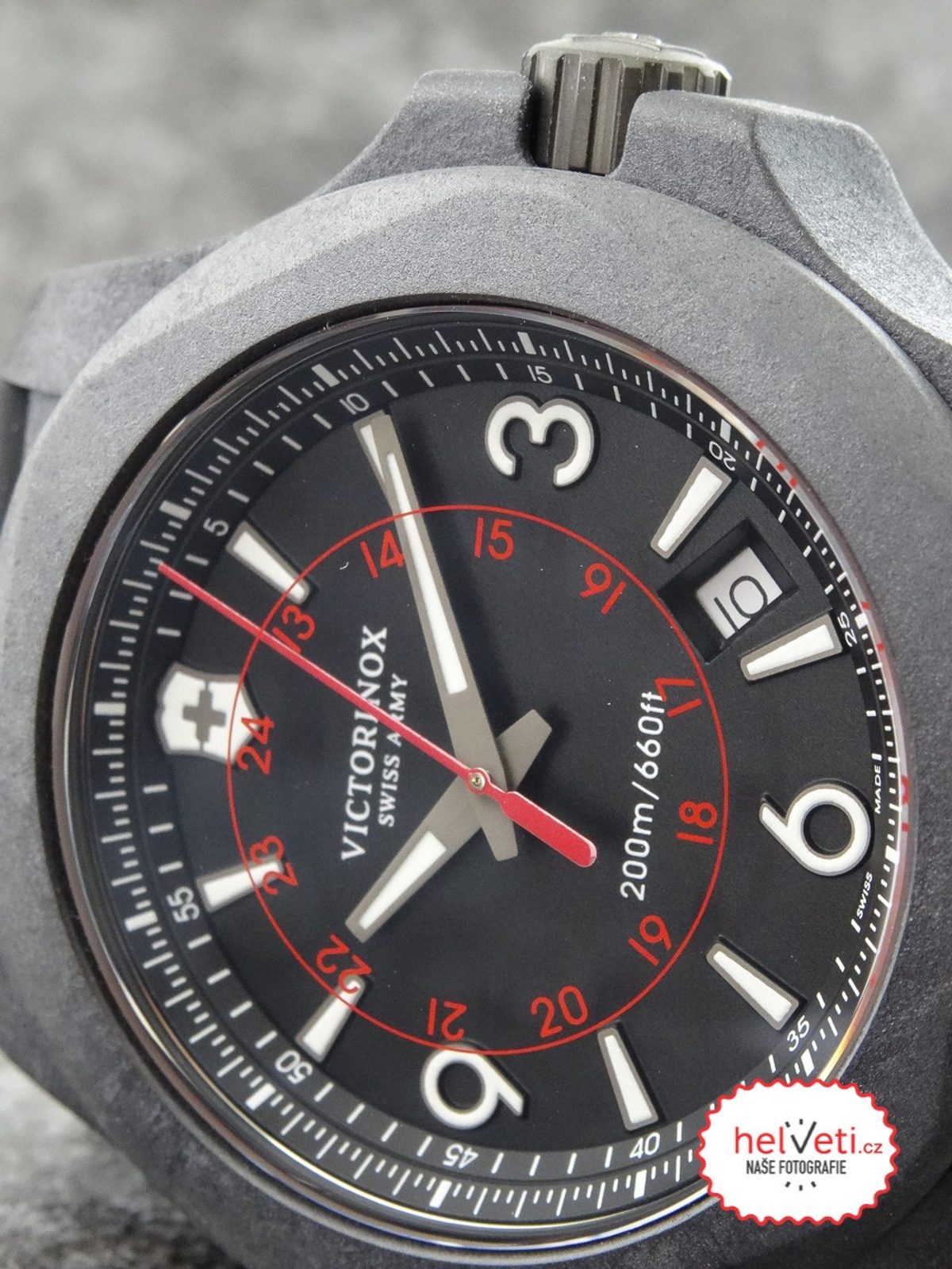 Victorinox I.N.O.X. Carbon 241777 | Helveti.cz