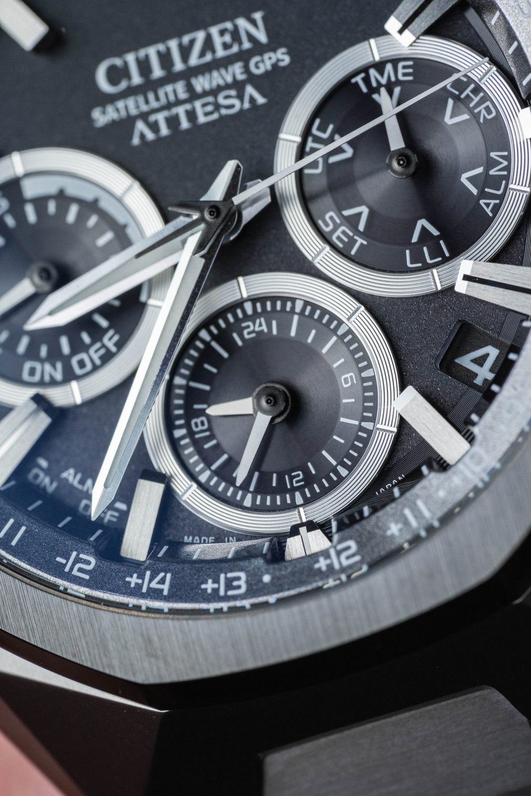 Citizen Attesa Spaceship Satellite Wave GPS CC4104-53E | Helveti.cz ...