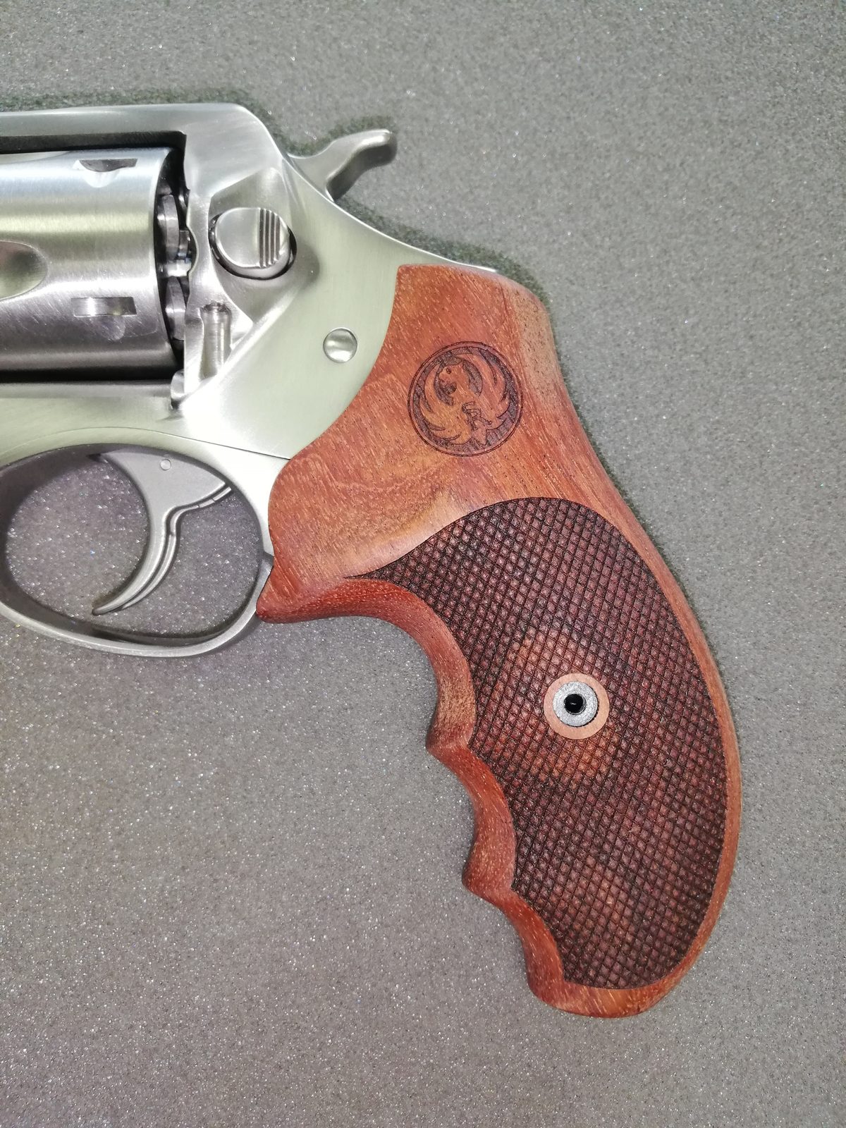Pazba.cz - Střenky KSD Ruger SP101 rosewood s logem - KSD ...