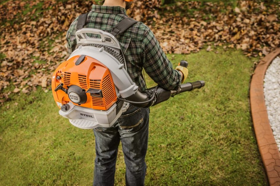 Benzínový zádový fukar na listí STIHL BR 350 | Jarabák