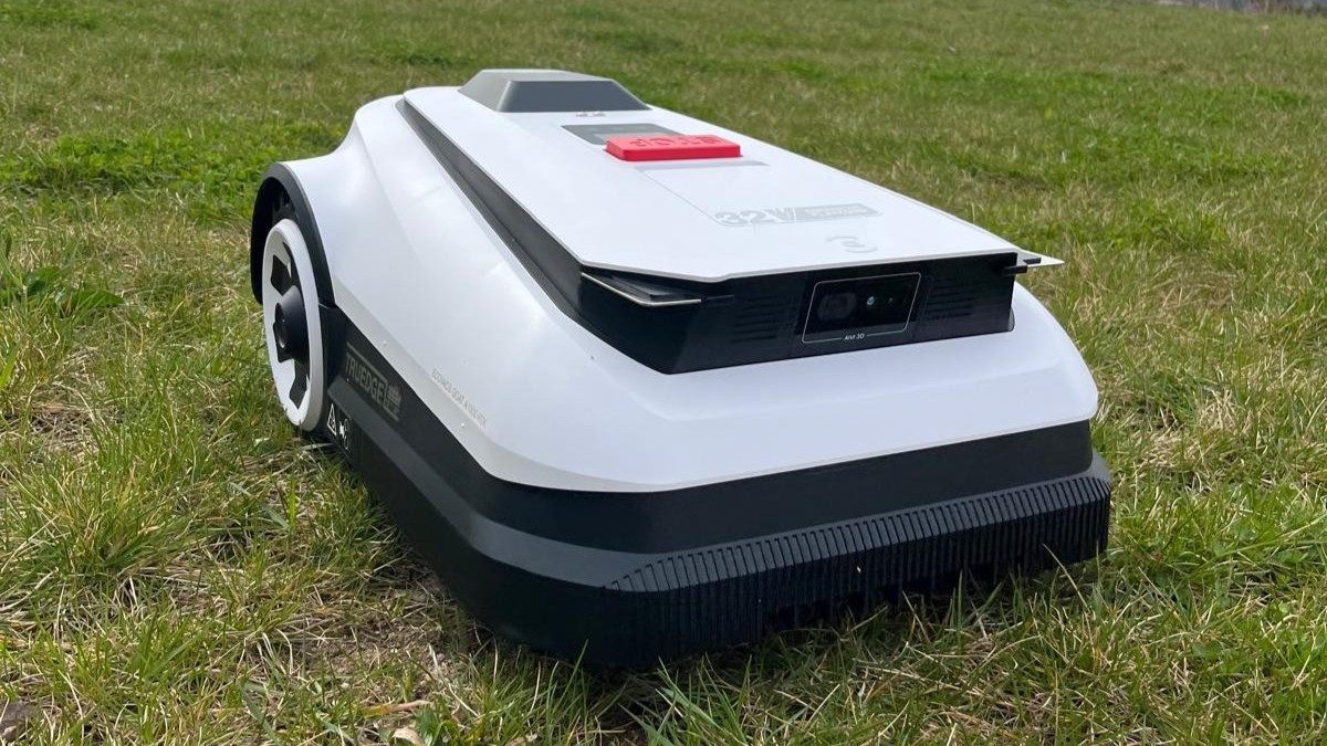 Test robotické sekačky ECOVACS GOAT A1600 RTK | Jarabák