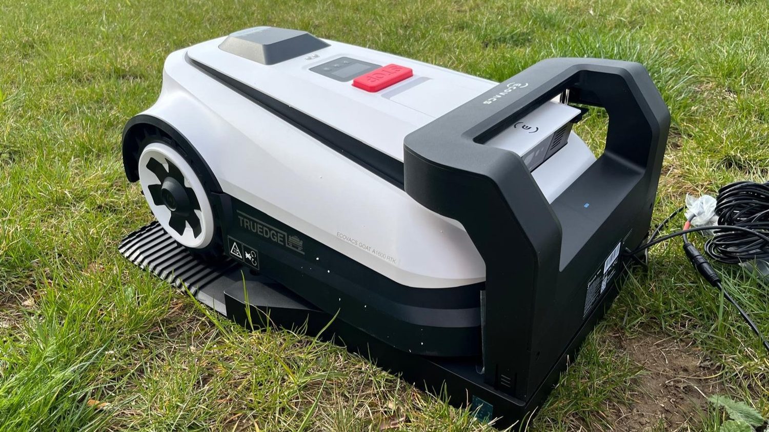 Test robotické sekačky ECOVACS GOAT A1600 RTK | Jarabák