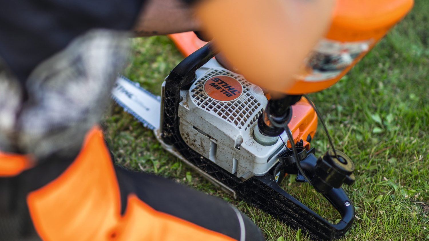 Jaký olej použít do motorové pily STIHL? | Jarabák