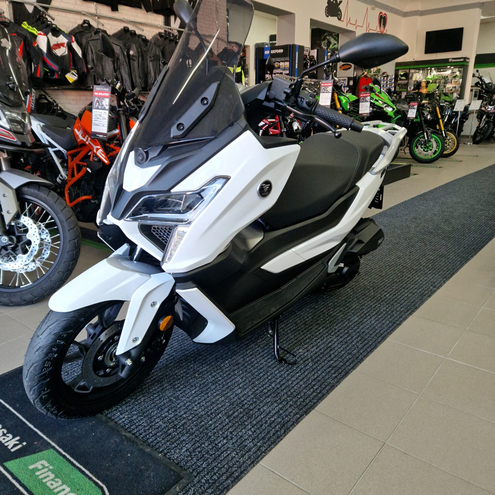 VOGE SR1 125i GT WHITE 2025 - VOGE - Scooter Voge - 74 990 Kč ...