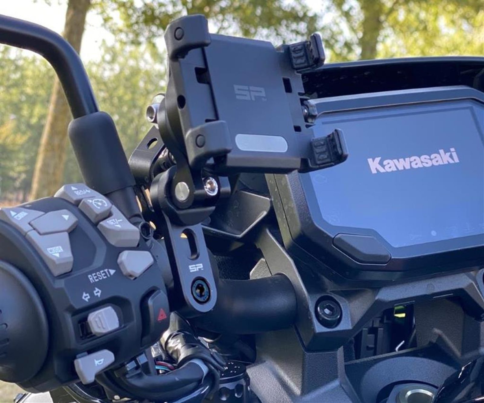 Univerzální sada pro upevnění mobilního telefonu Kawasaki - KAWASAKI ...