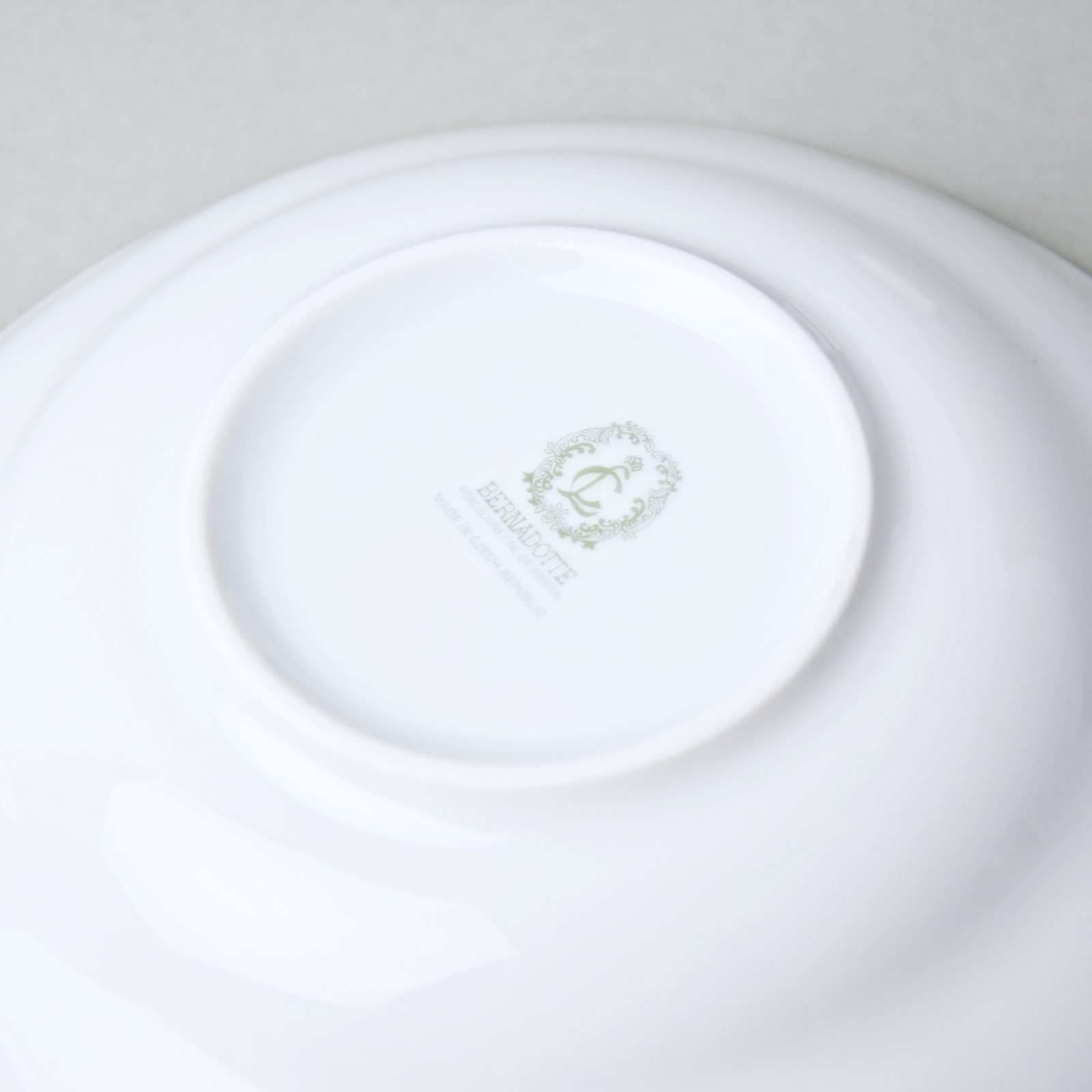 Gold line: Bowl 19 cm, Thun 1794 Carlsbad porcelain, BERNADOTTE roses ...