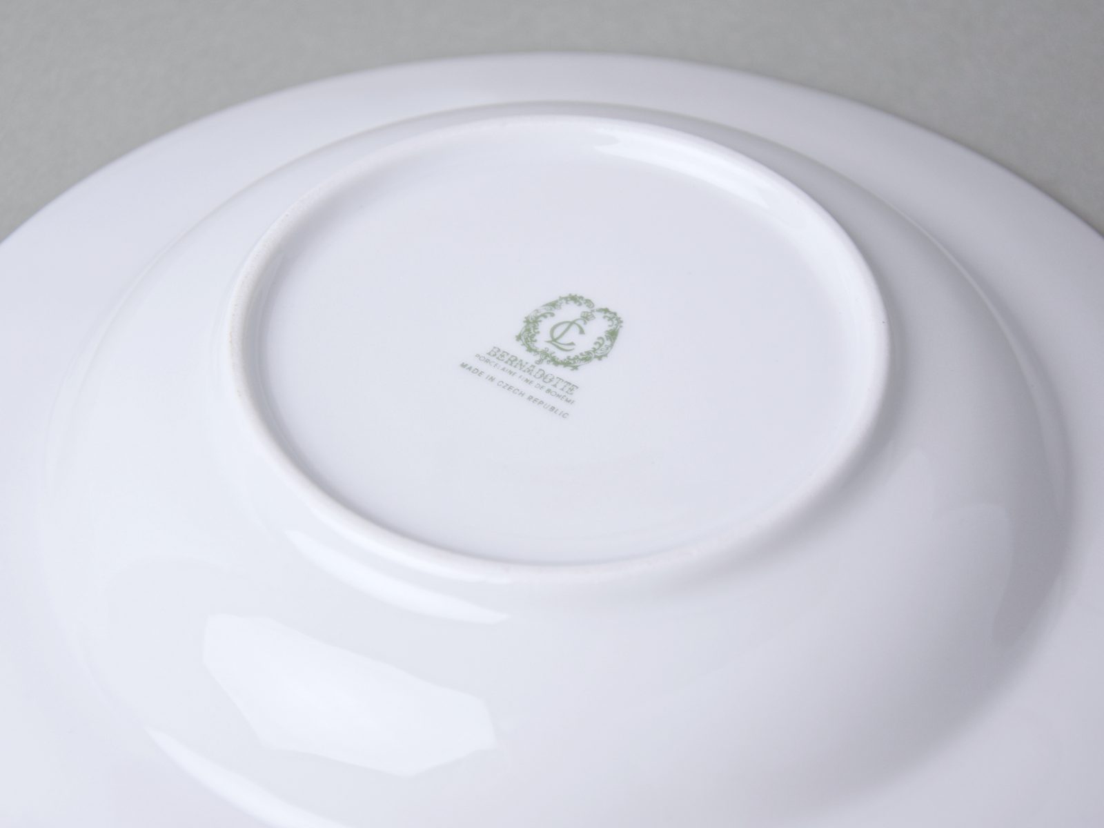 Gold line: Plate deep 23 cm, Thun 1794 Carlsbad porcelain, BERNADOTTE ...