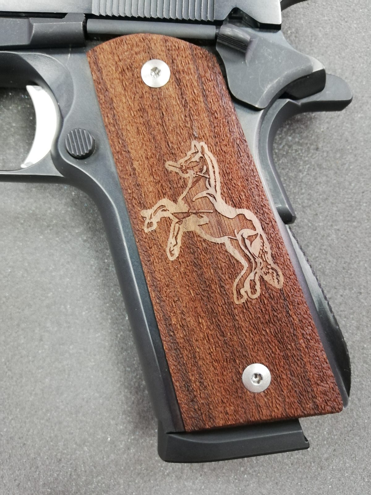 lov.cz - Střenky KSD 1911 Govt. & Commander Full Size ořech "Colt" - KSD - Pažby, pažbičky a ...