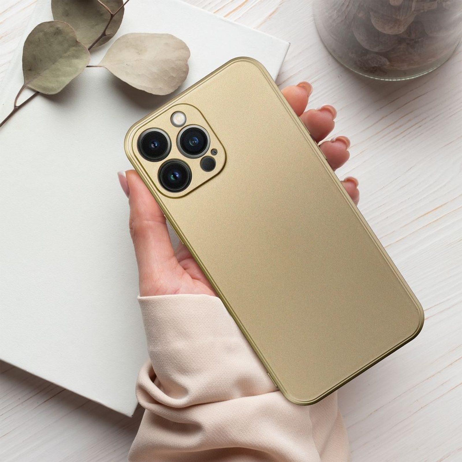 Metallic tok, iPhone 15 Pro Max, arany | Momanio.hu